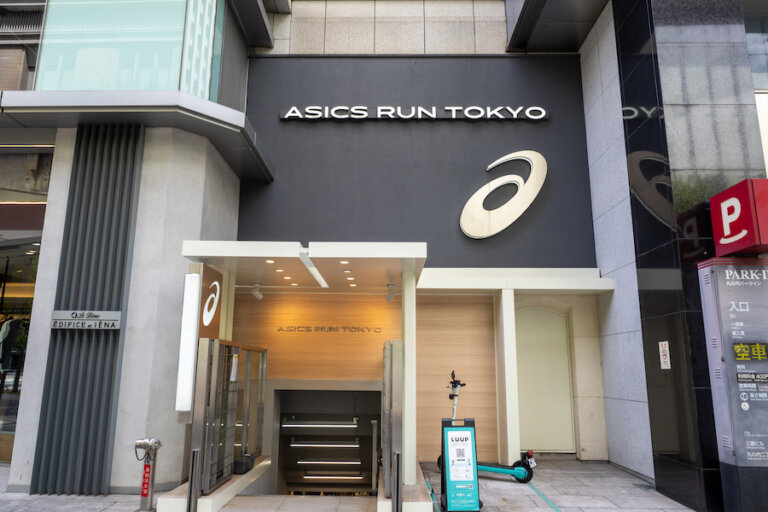 最新シューズで皇居ラン！「ASICS RUN TOKYO MARUNOUCHI」リニューアルオープン | RUNNING STREET 365
